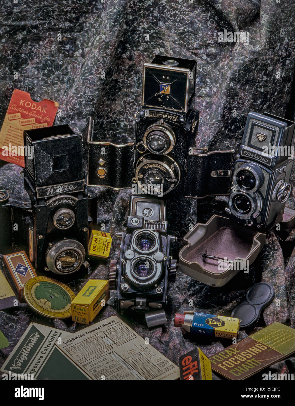 1989-Baby Rolleiflex (1957) Yashicamat LM- TLR-VOIGTLANDER SUPERB and ...