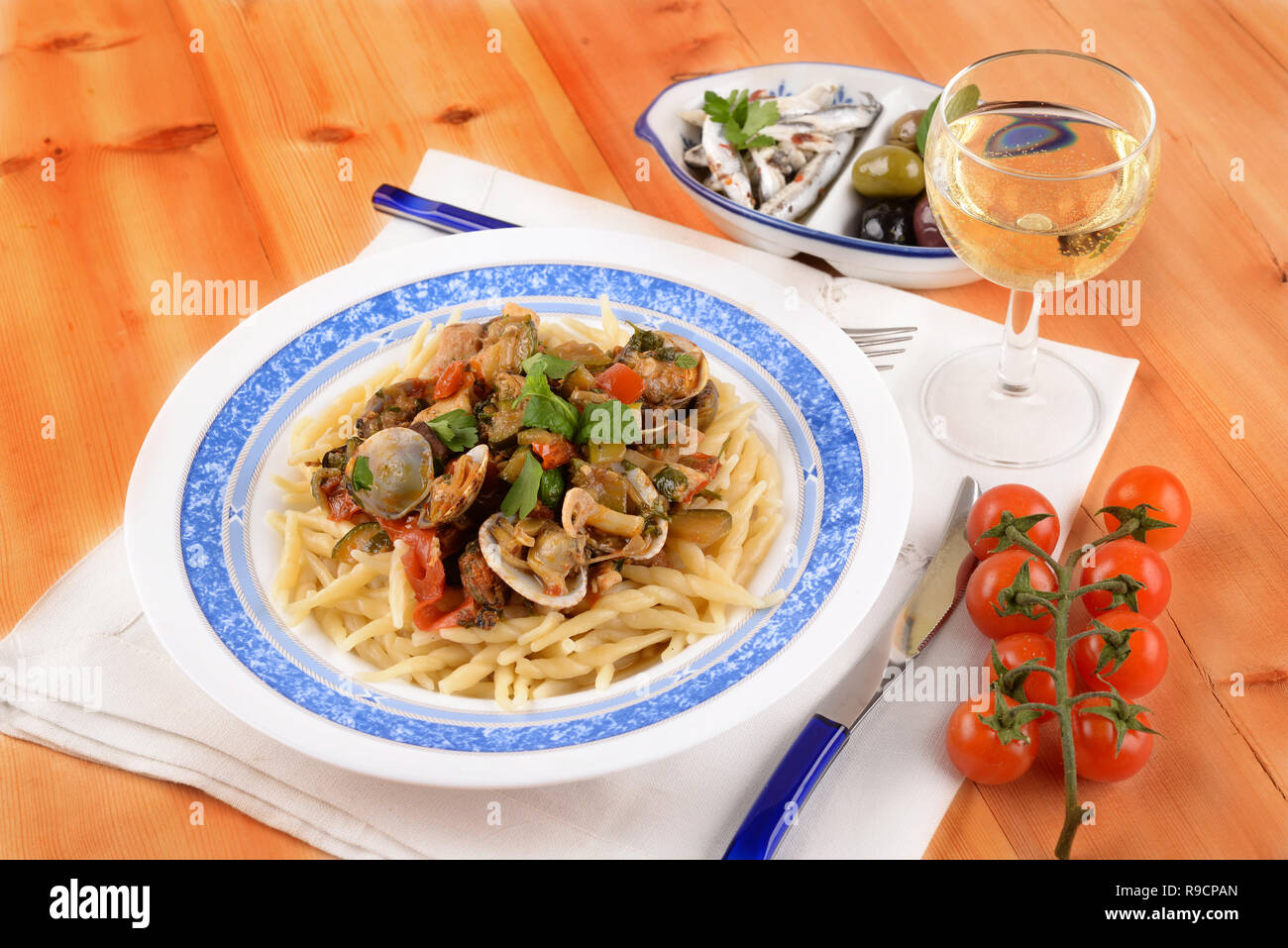 Whole wheat pasta and tuna hi-res stock photography and images - Alamy