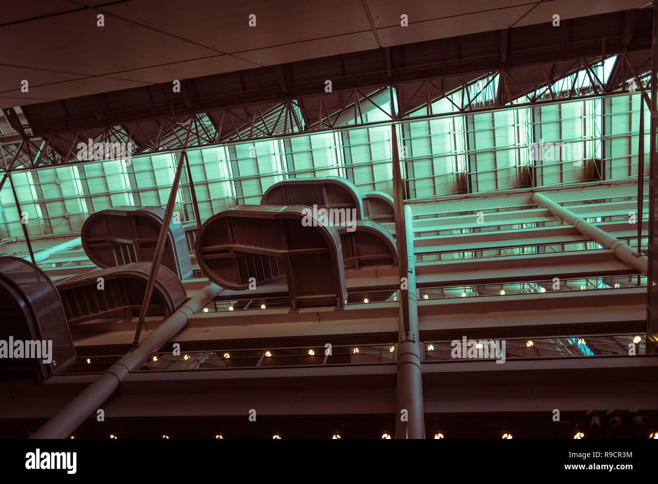 Office atrium hi-res stock photography and images - Alamy