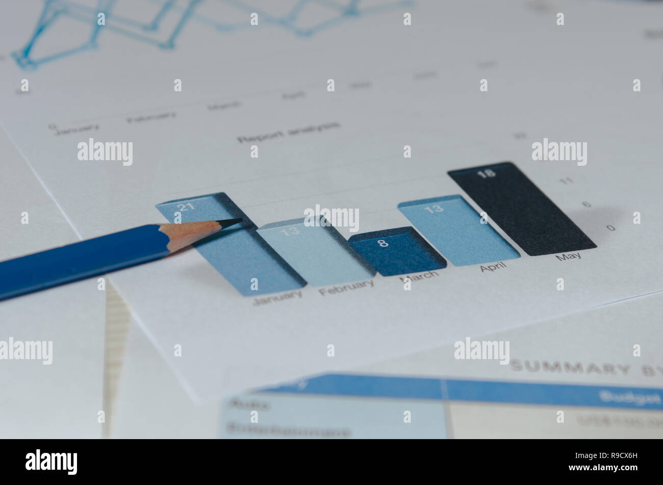 Pencil bar chart hi-res stock photography and images - Alamy