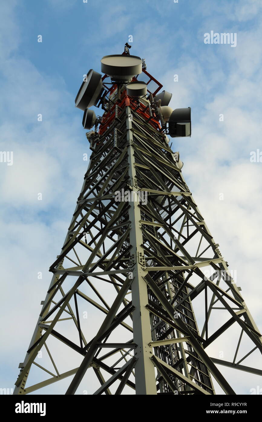 Cellular tower with technician hi-res stock photography and images - Alamy