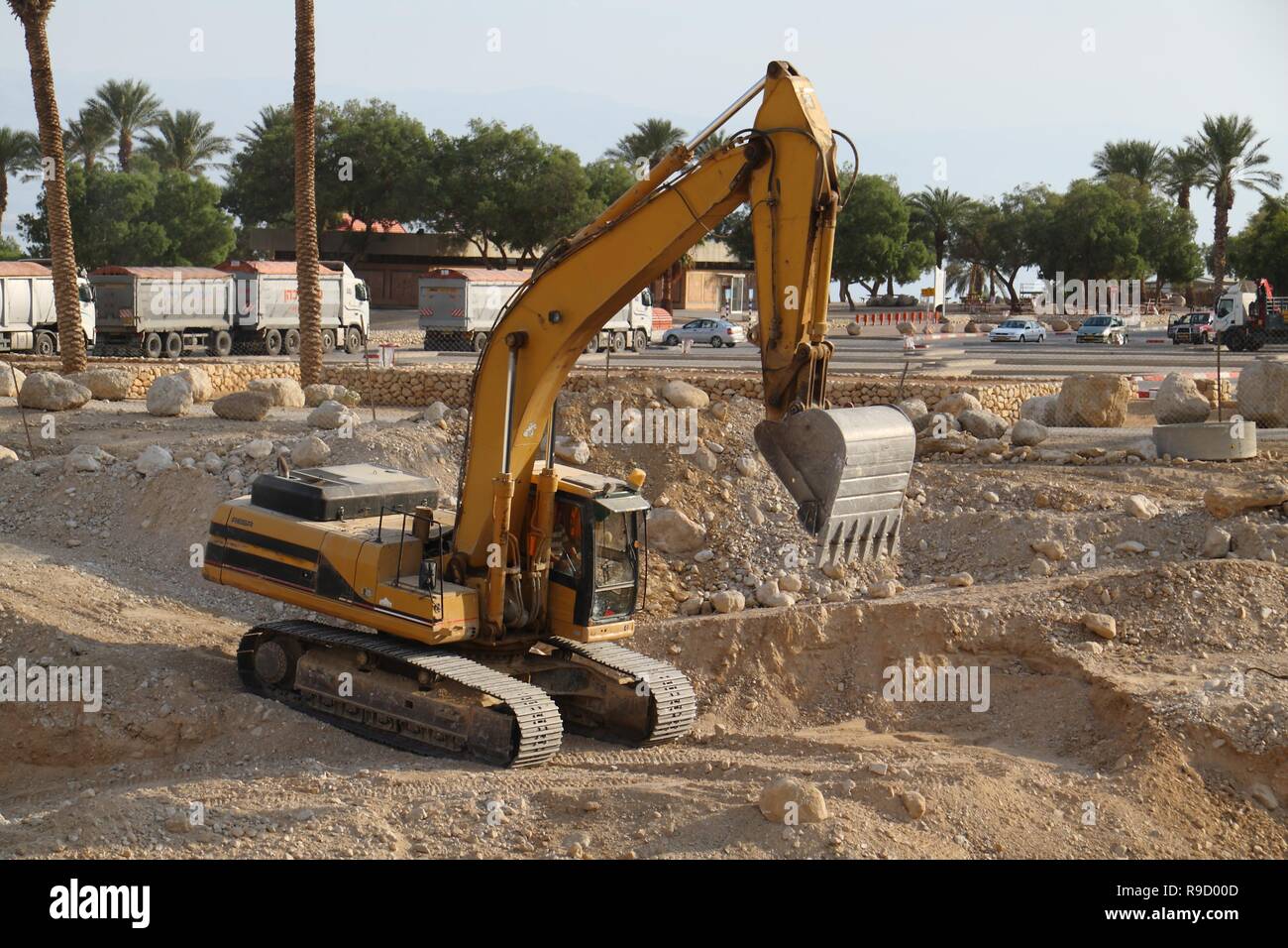 Earthmover in action Stock Photo - Alamy