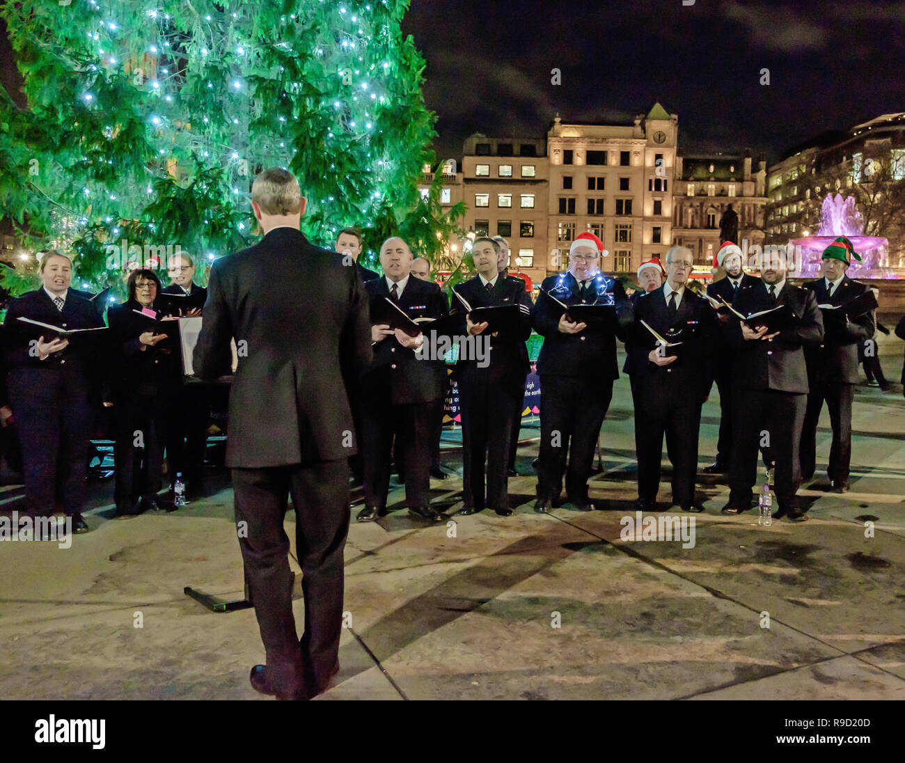 Metropolitan Police Choir sing Christmas carols at Trafalgar Square ...