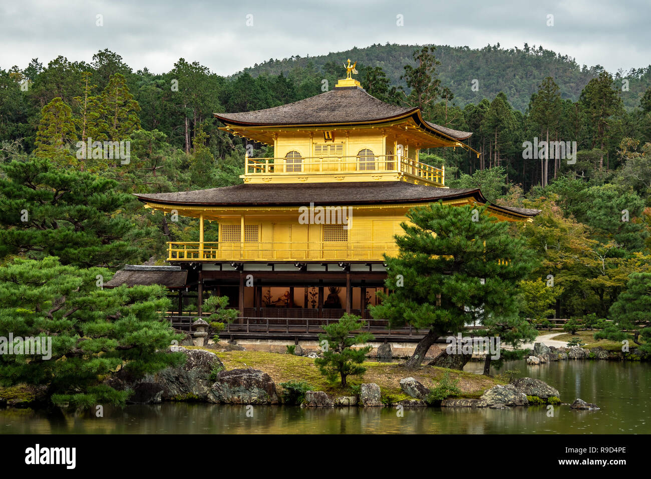 Mirror pond kyoto hi-res stock photography and images - Alamy