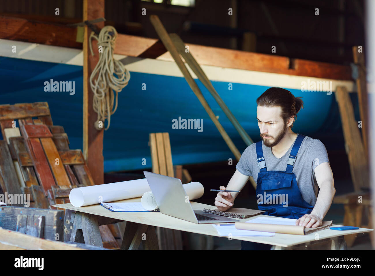 The shipbuilding engineer hi-res stock photography and images - Alamy