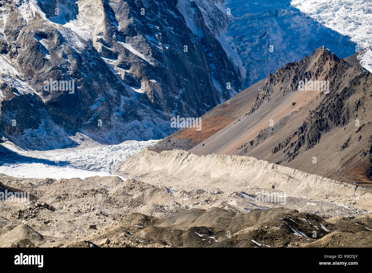 Lateral moraine glacier hi-res stock photography and images - Alamy