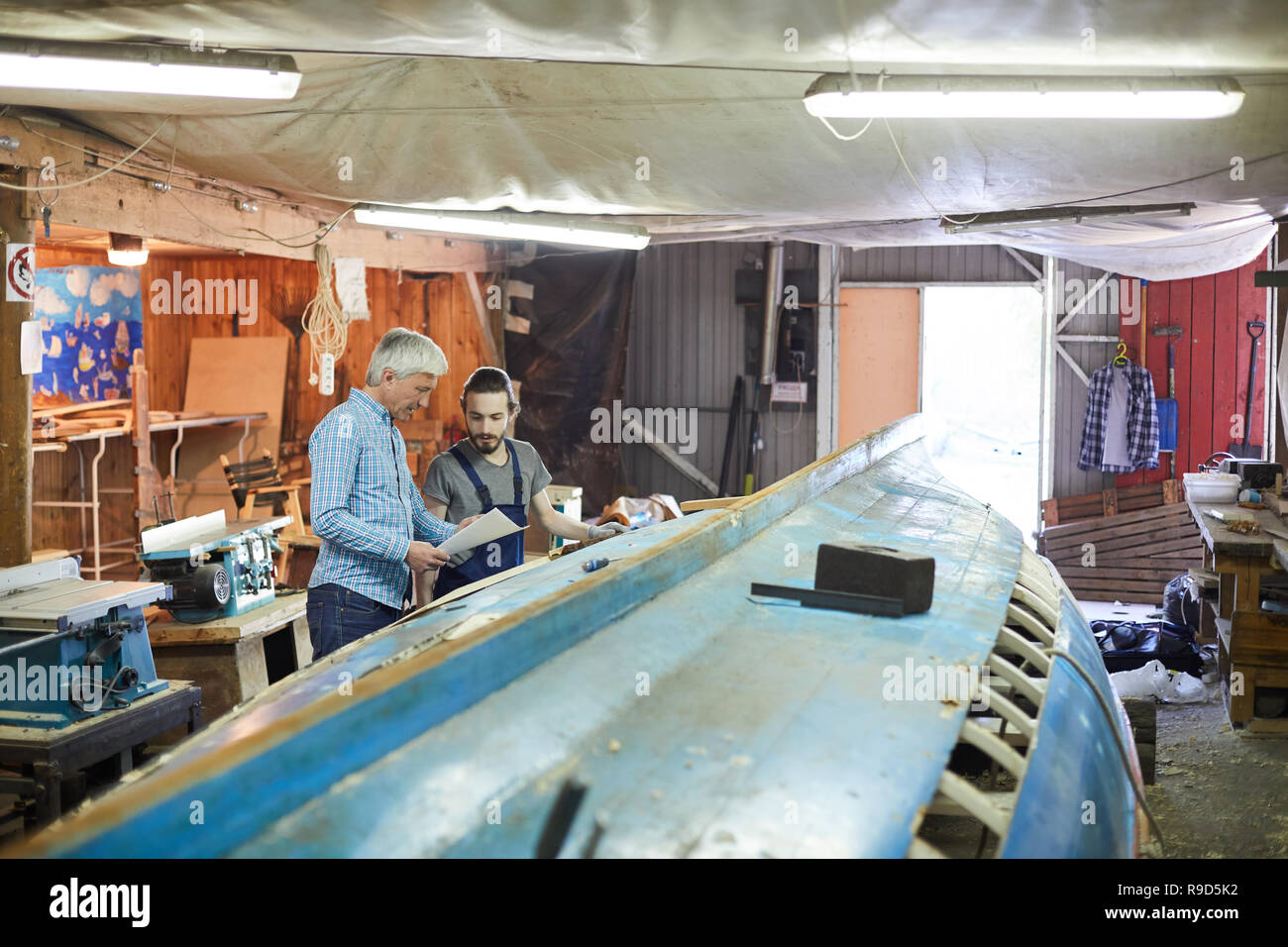 Working instructions hi-res stock photography and images - Alamy