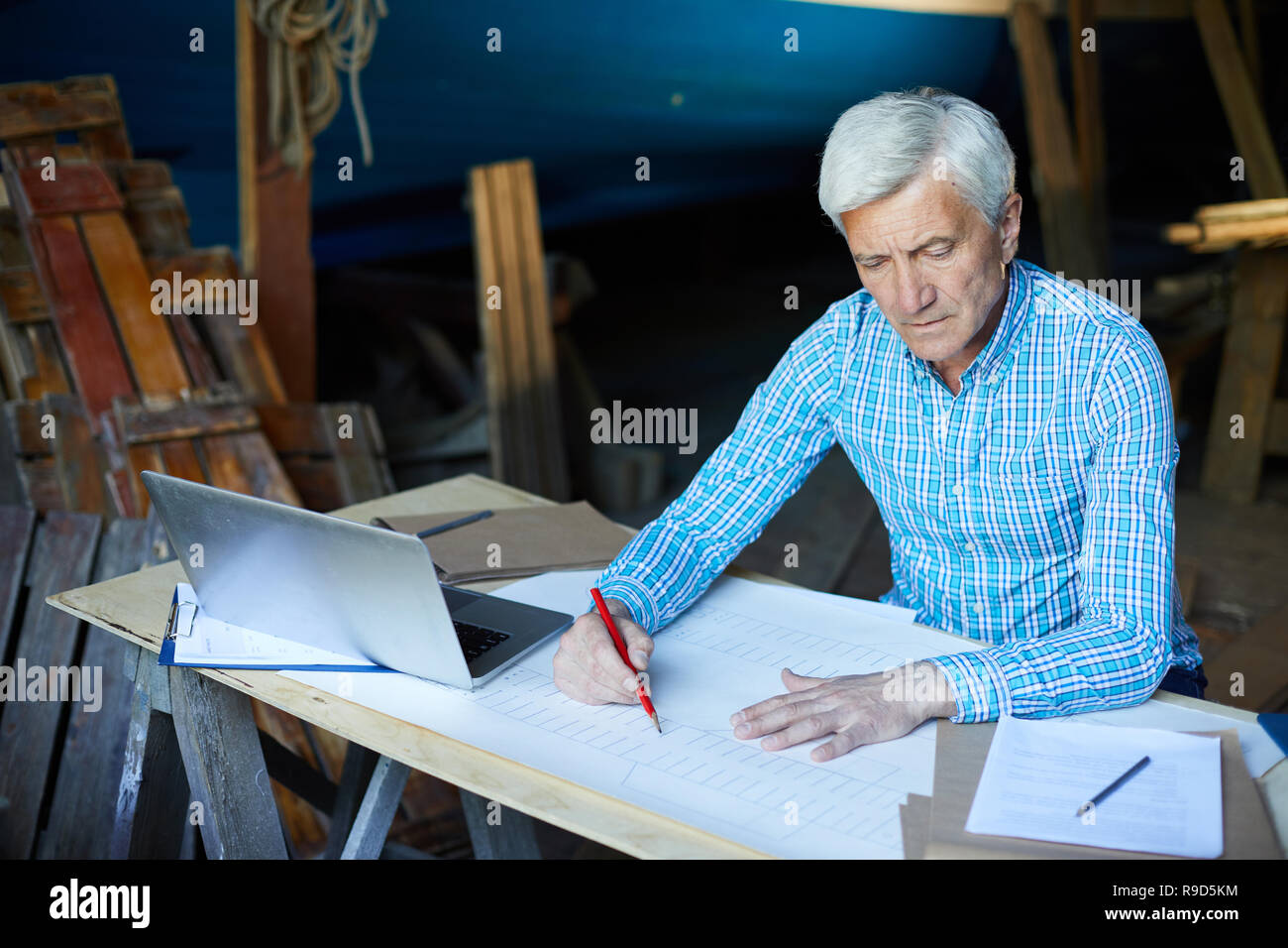Experienced artisan hi-res stock photography and images - Alamy
