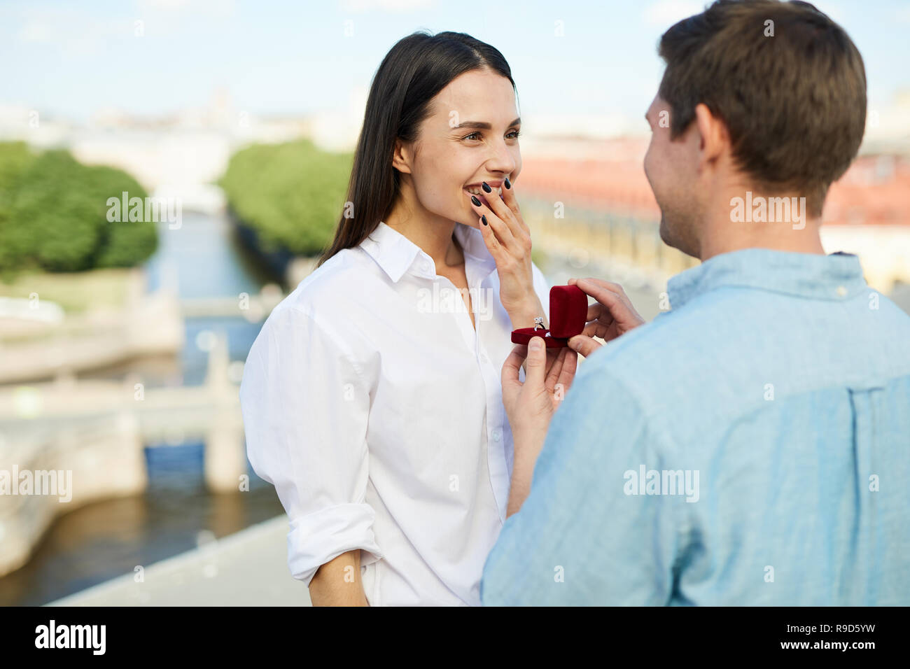 Proposal to girlfriend Stock Photo - Alamy