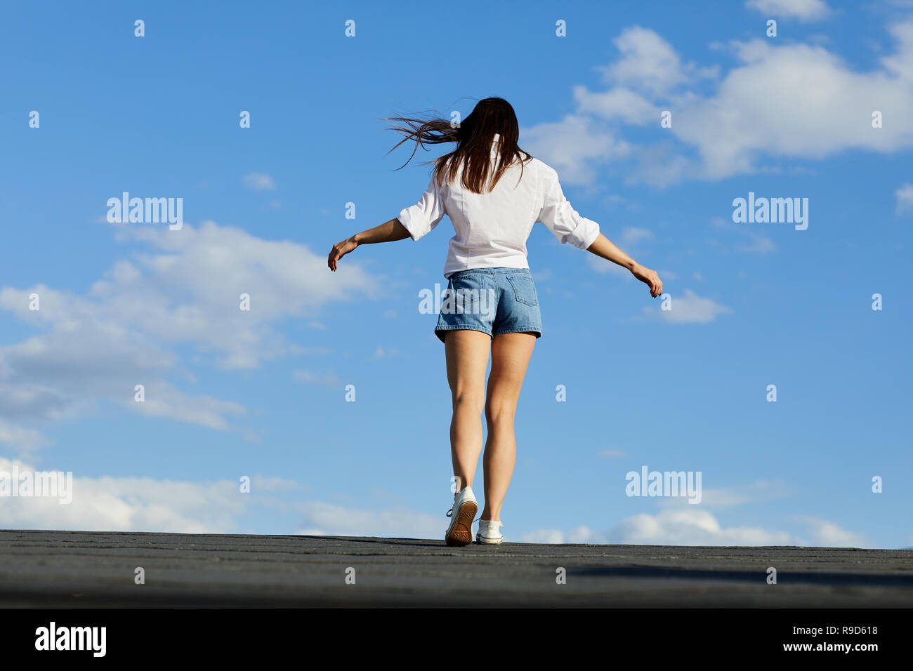 Fly or fall Stock Photo - Alamy