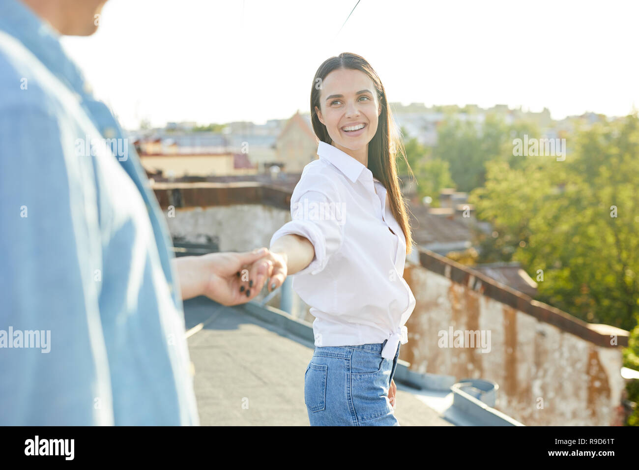 Chill outside hi-res stock photography and images - Alamy