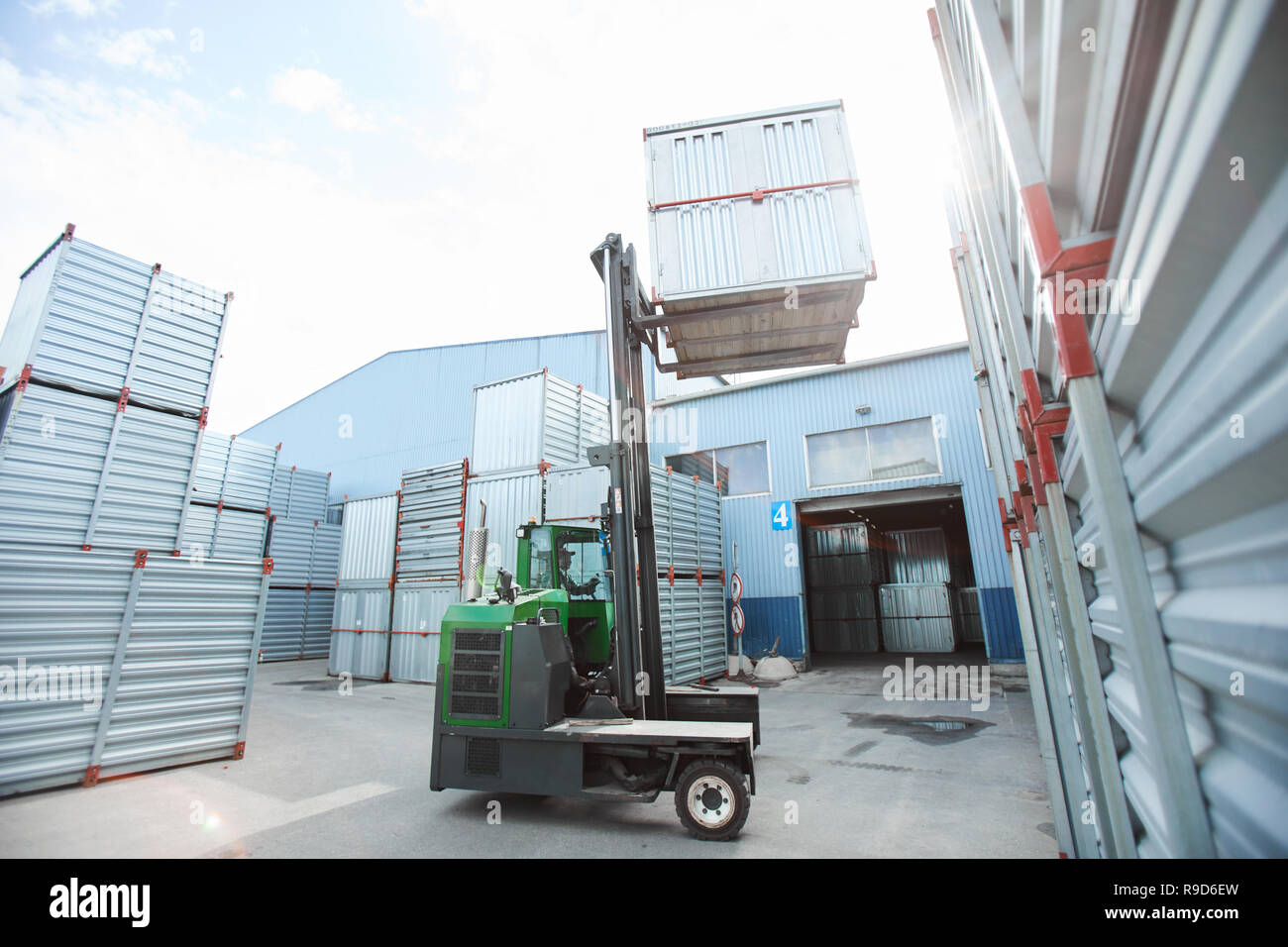 Forklift lifting cargo container hi-res stock photography and images ...