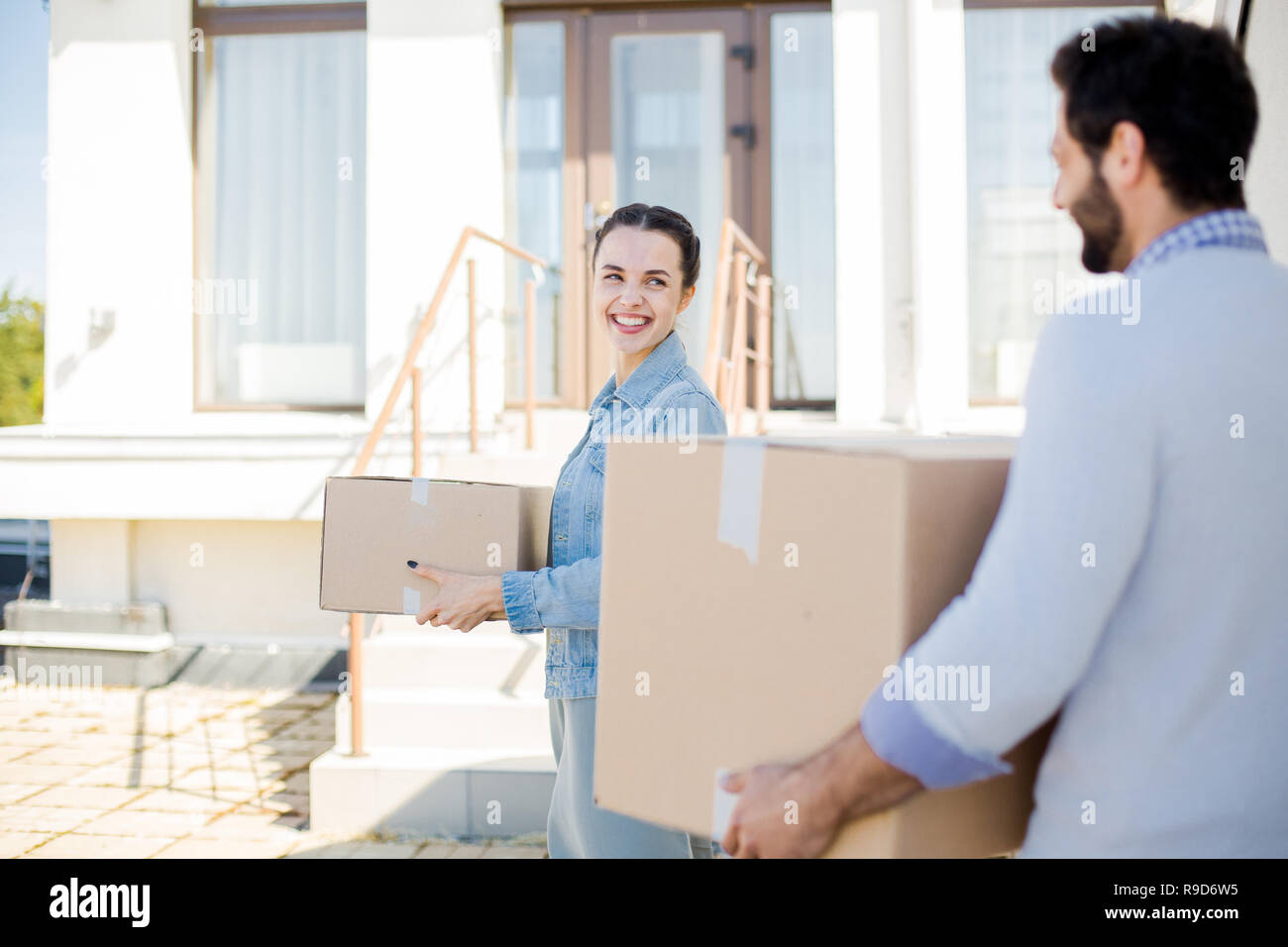 Relocating relocation hi-res stock photography and images - Alamy