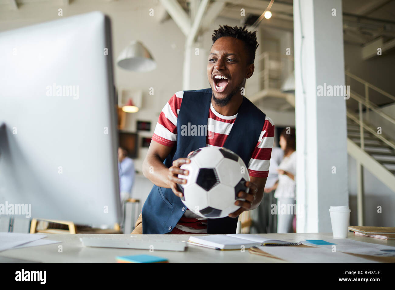 Football manager shouting hi-res stock photography and images - Alamy