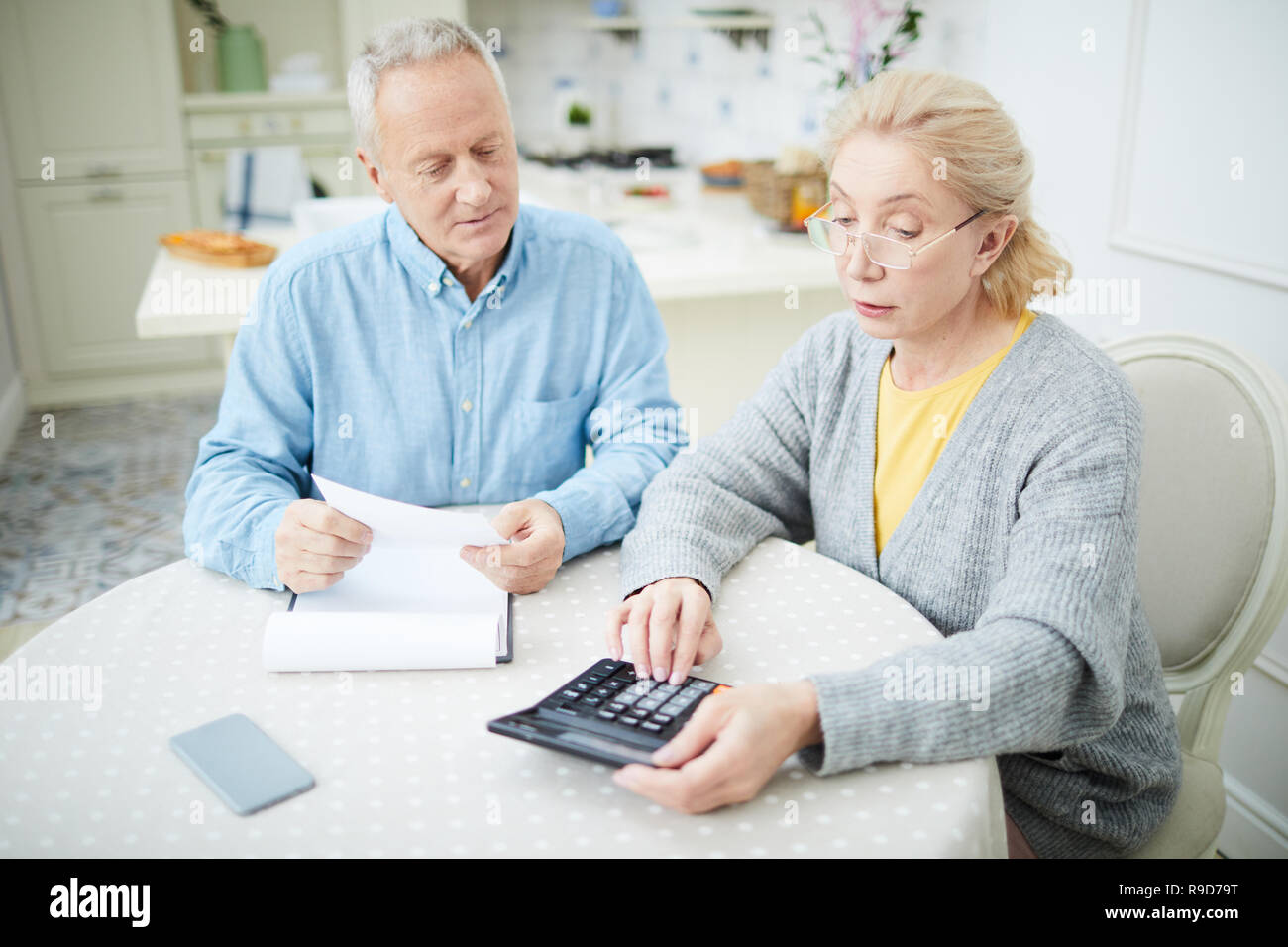 Making calculations hi-res stock photography and images - Alamy