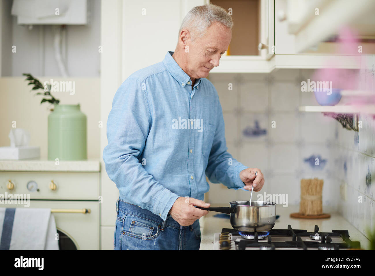 Senior man cooking home hi-res stock photography and images - Alamy