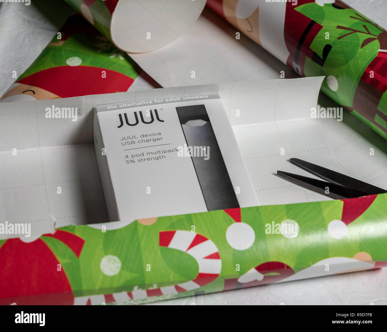 Juul device hi-res stock photography and images - Alamy