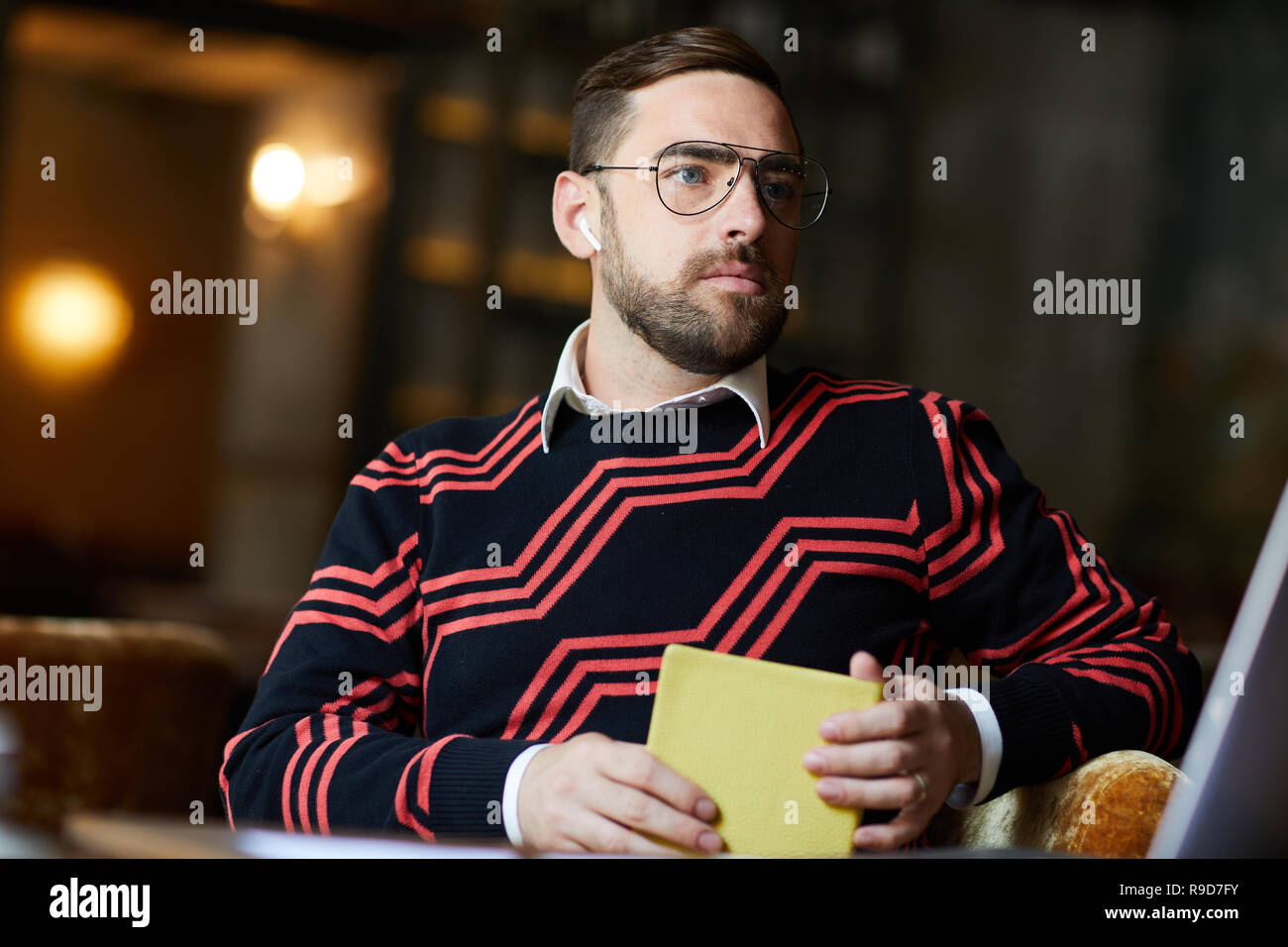 Distract 1 hi-res stock photography and images - Alamy