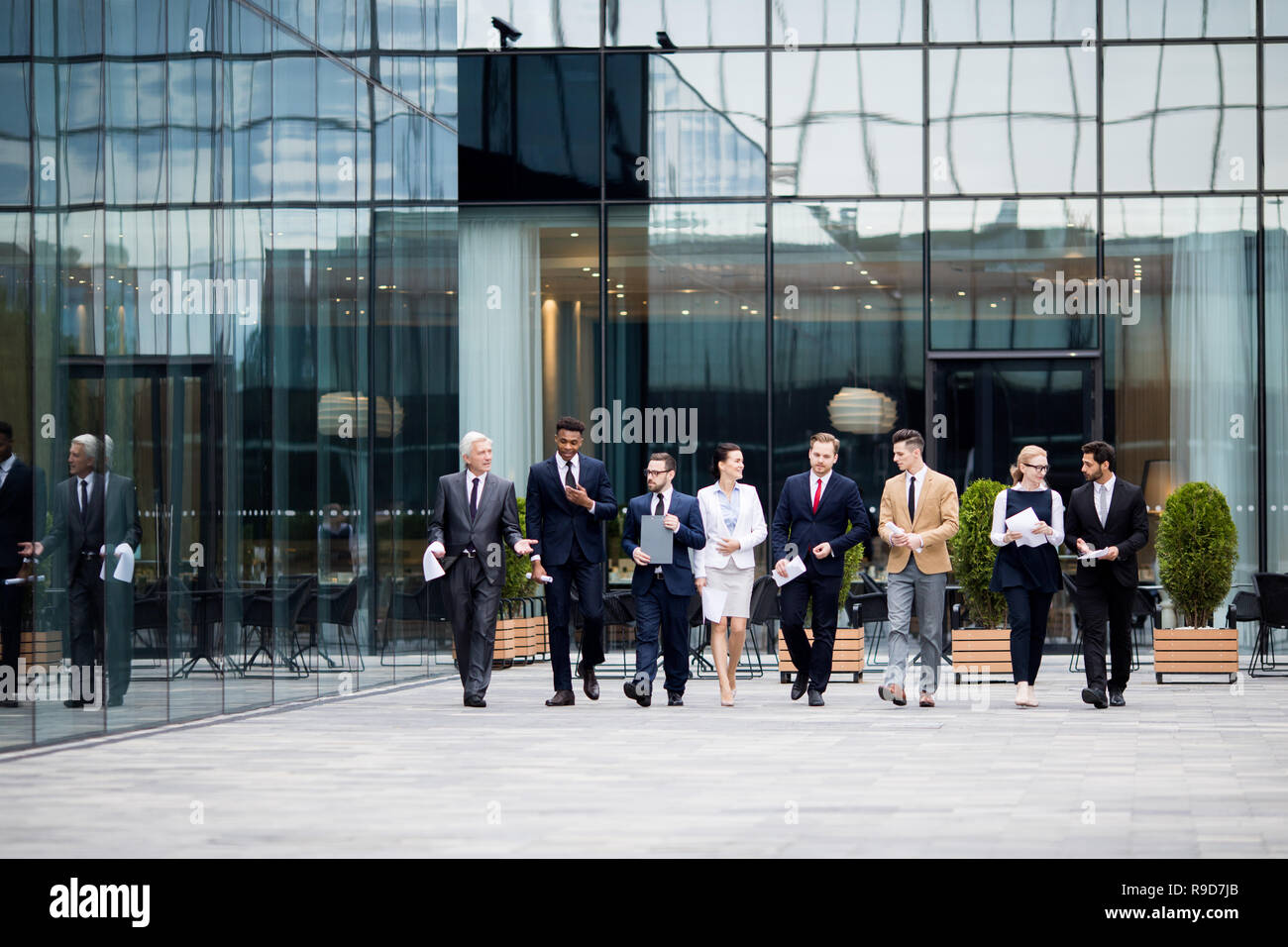 Business person walking outside hi-res stock photography and images - Alamy