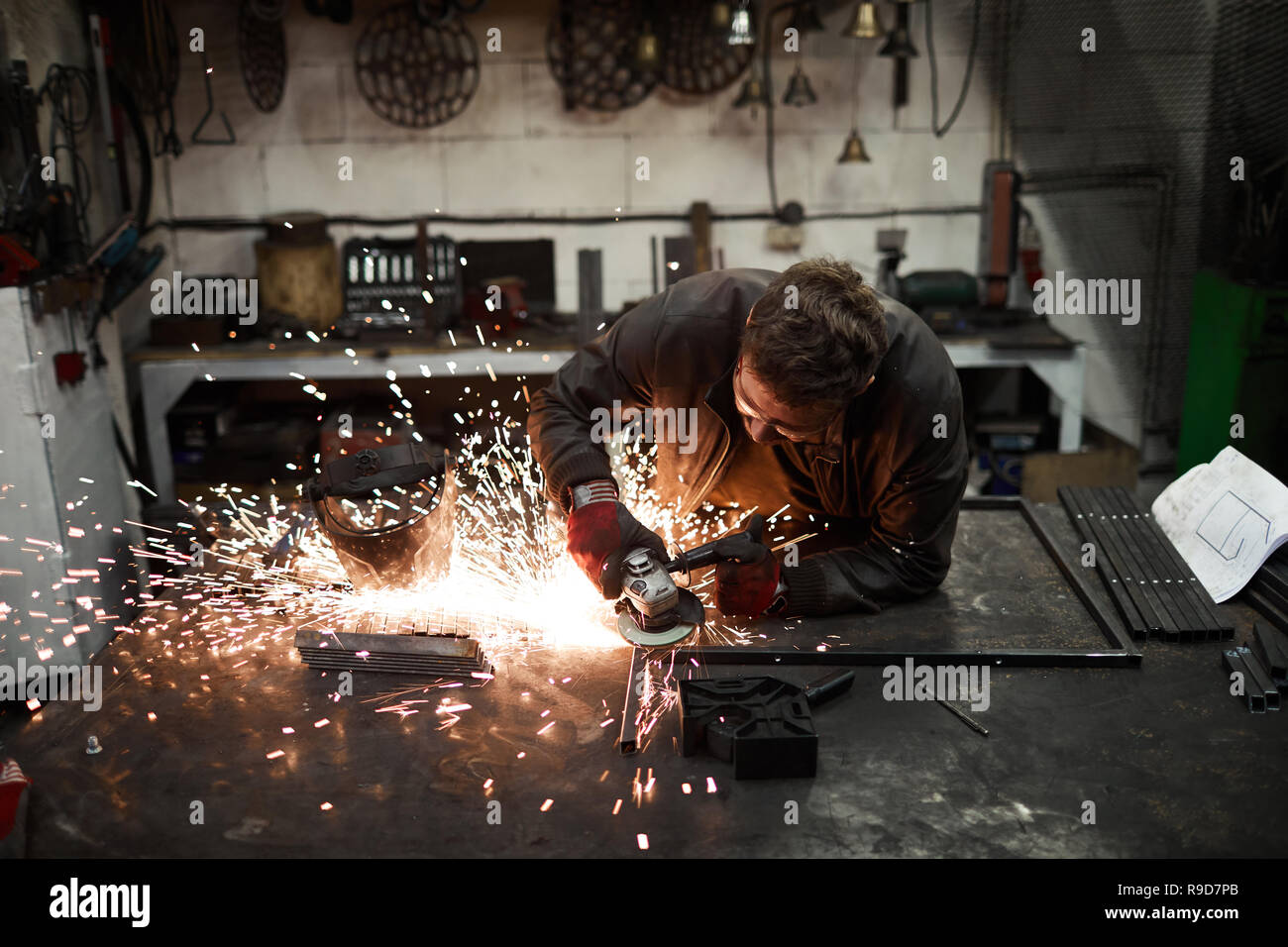 Blacksmith labor hi-res stock photography and images - Alamy