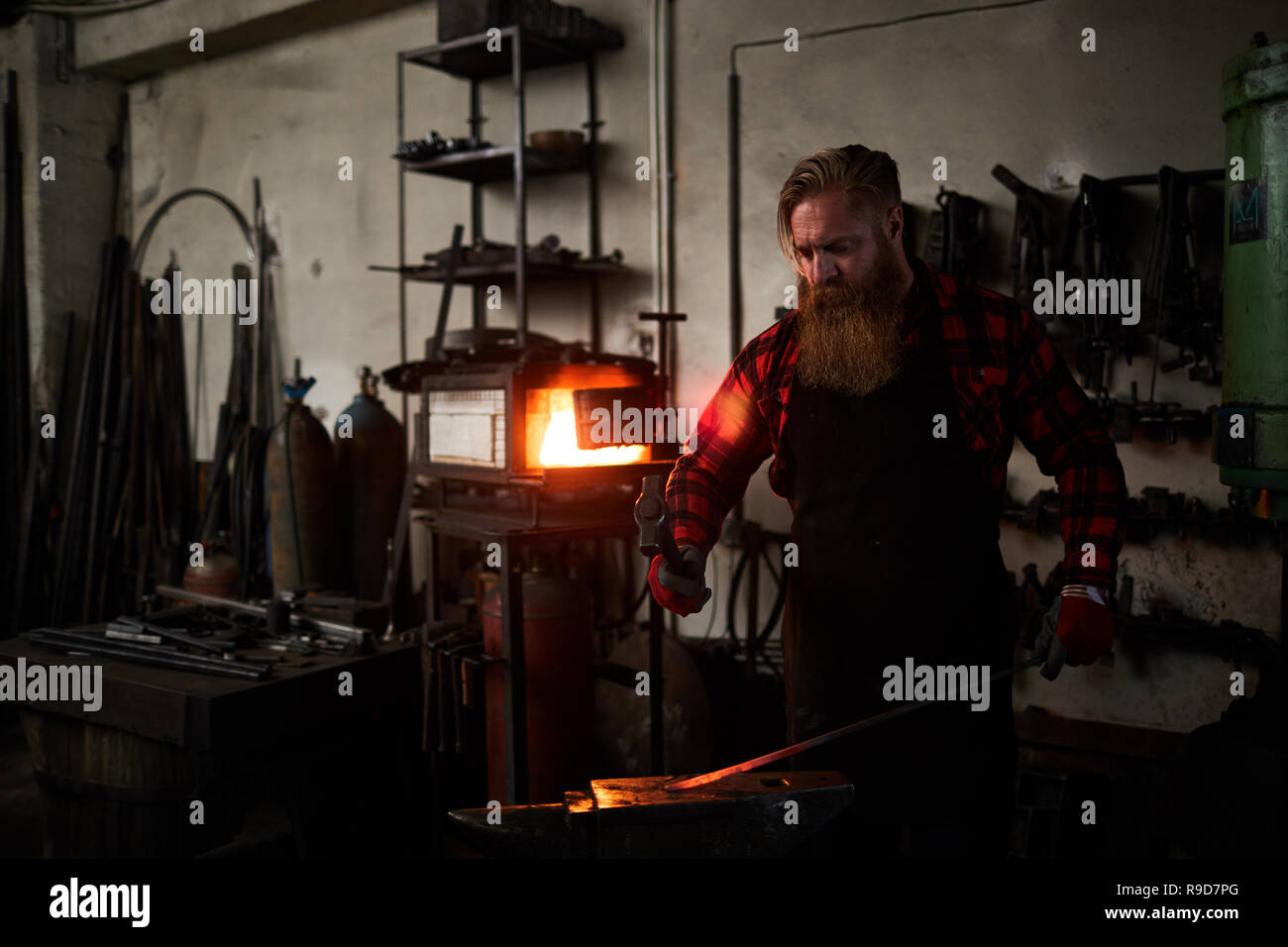 Forging workshop hi-res stock photography and images - Alamy