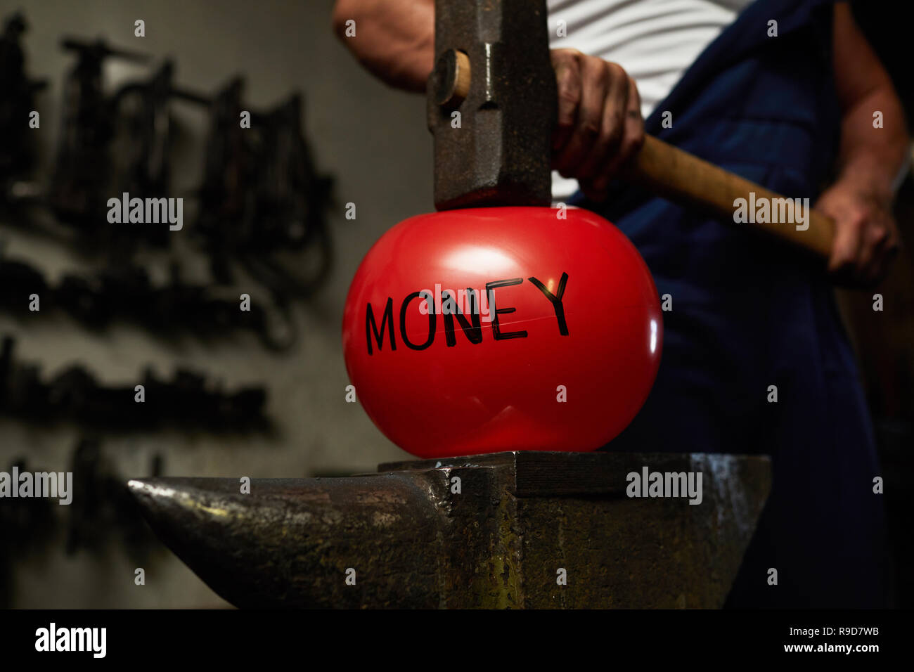 Money forging hi-res stock photography and images - Alamy