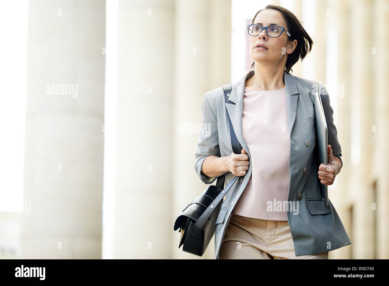 Hurrying to work Stock Photo - Alamy
