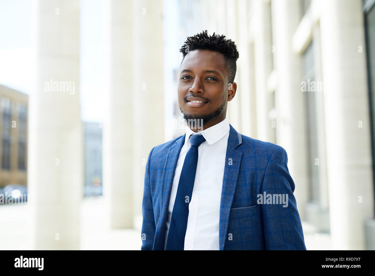 Employee hi-res stock photography and images - Alamy