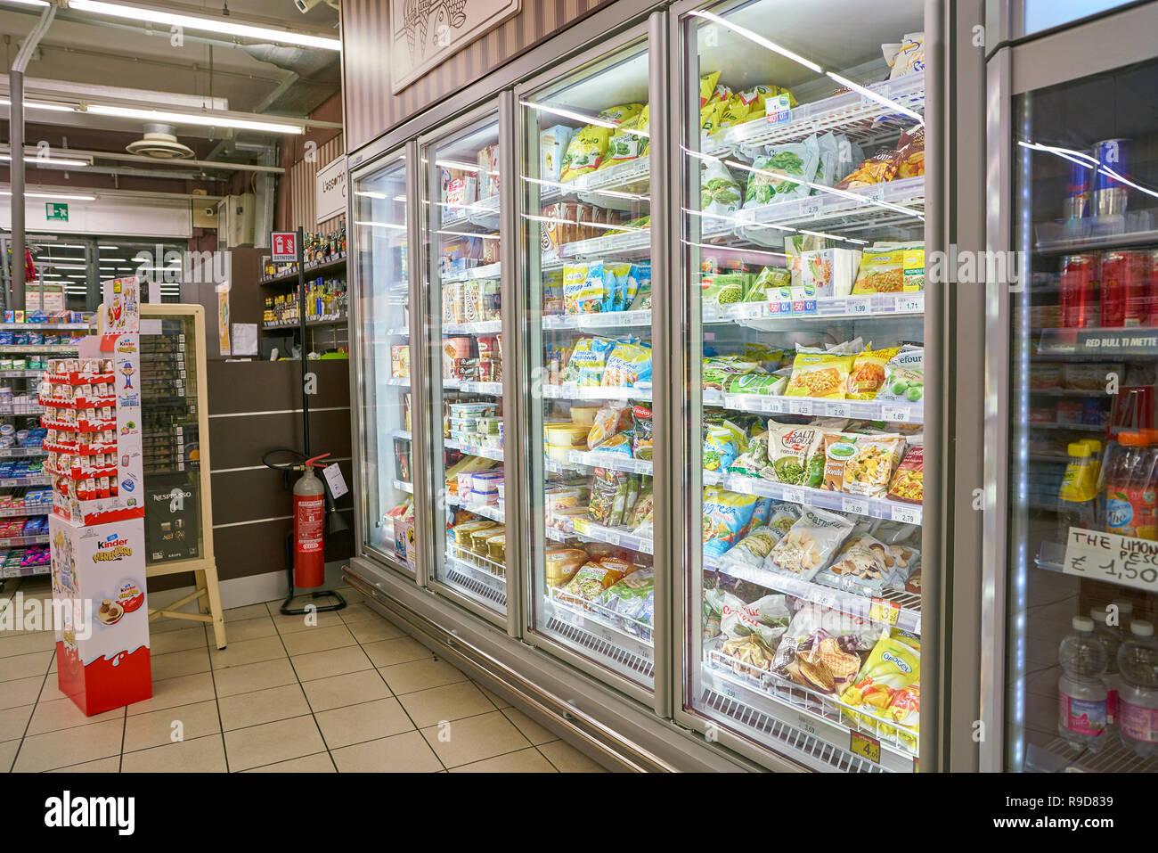 Carrefour express grocery hi-res stock photography and images - Alamy