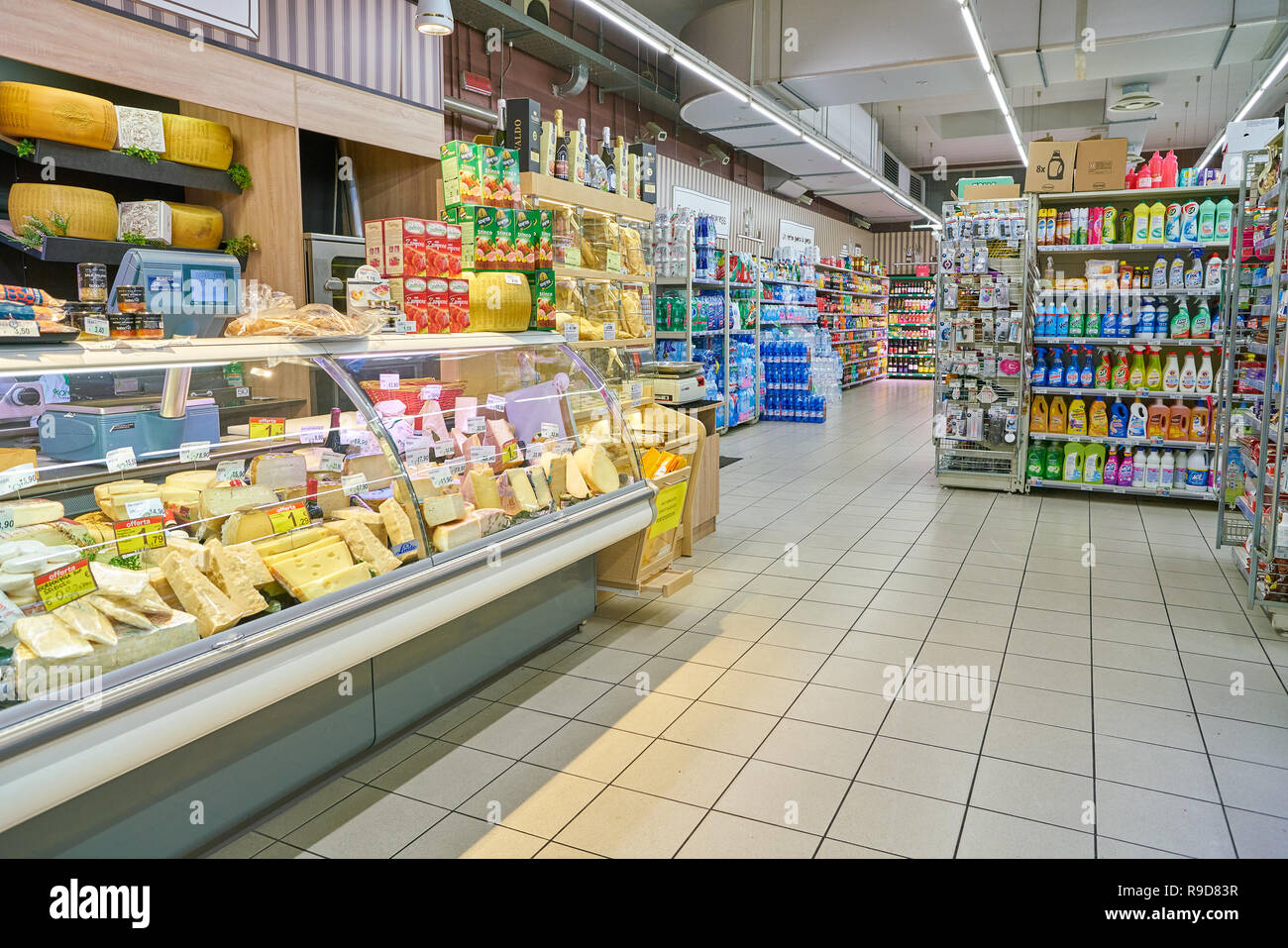 Carrefour express grocery hi-res stock photography and images - Alamy