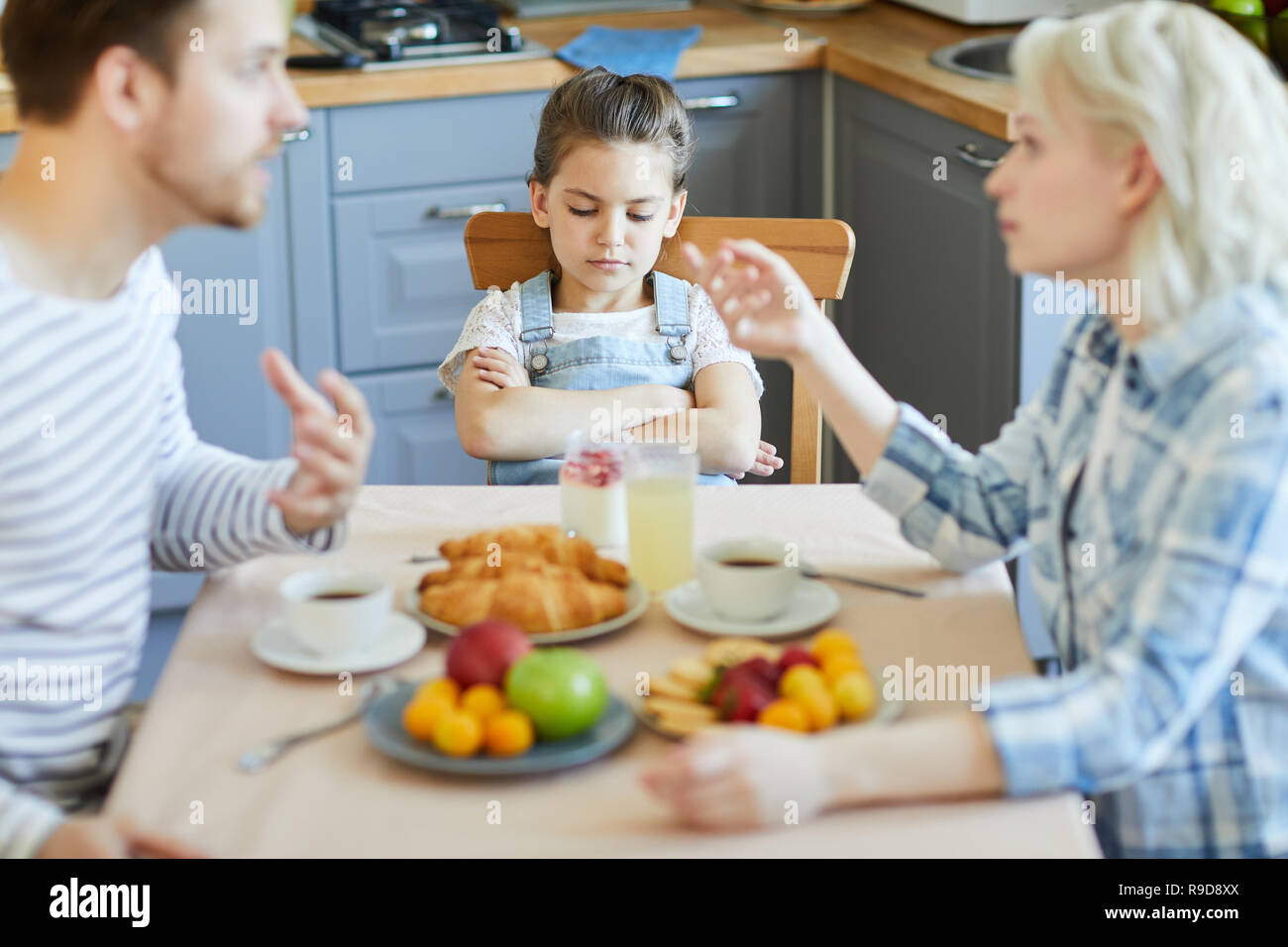 Family argument dinner table hi-res stock photography and images - Alamy