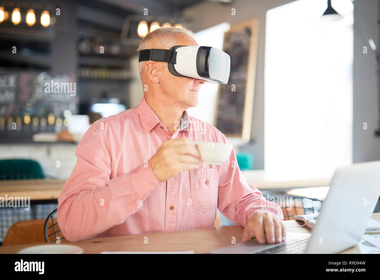 Real employee hi-res stock photography and images - Alamy