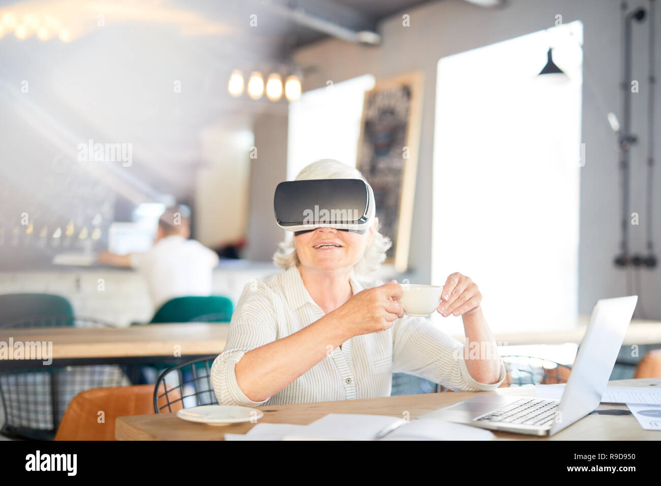 Vr mature senior woman headset hi-res stock photography and images - Alamy