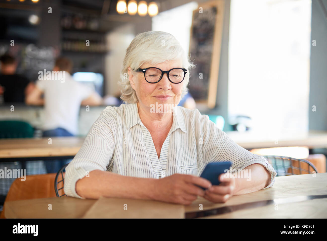 Waiting to order hi-res stock photography and images - Alamy