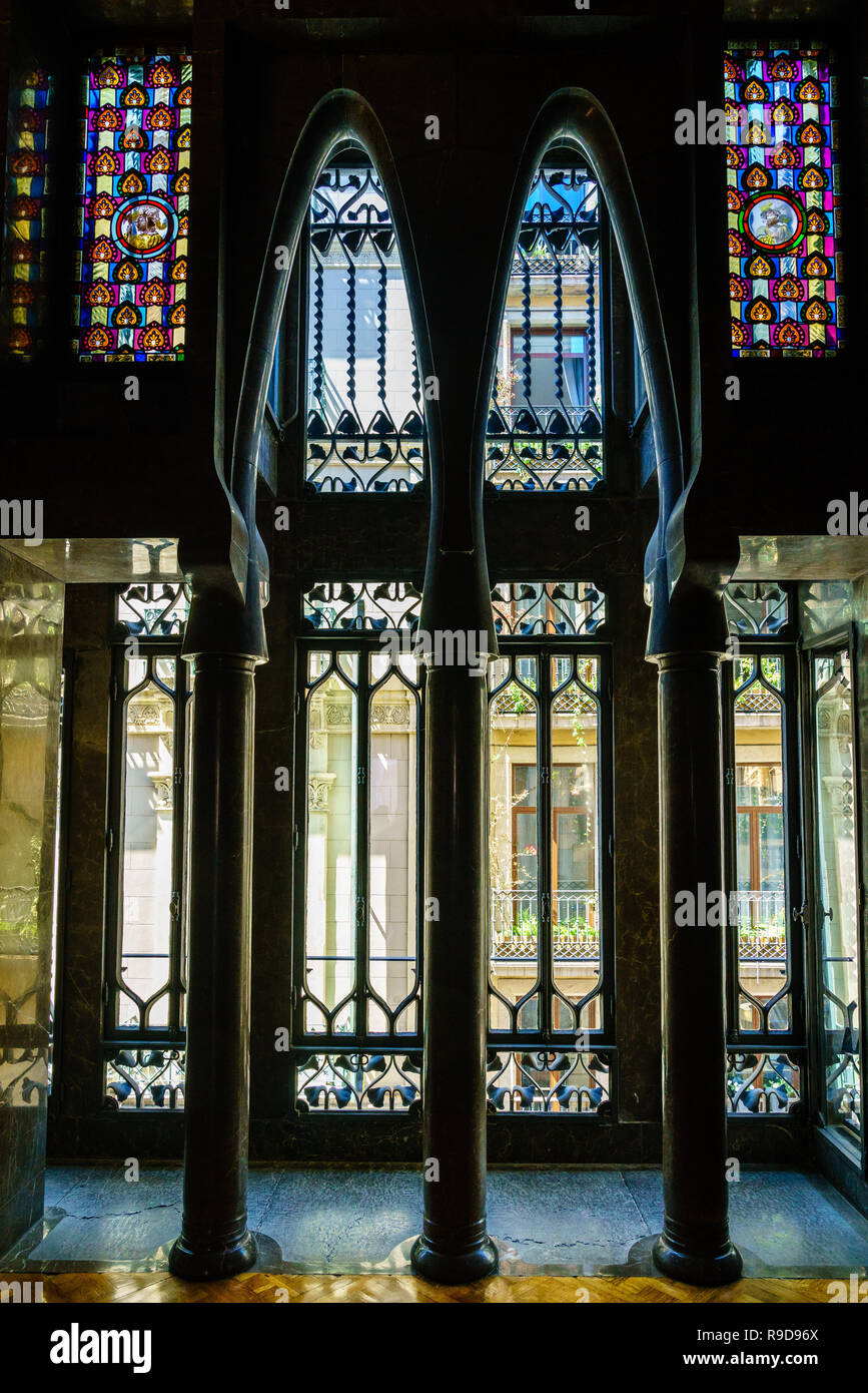 Catenary shape hi-res stock photography and images - Alamy