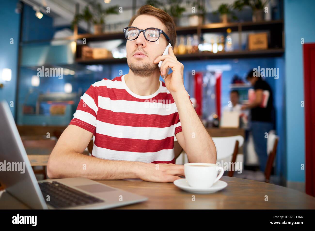 Agent phoning client Stock Photo - Alamy