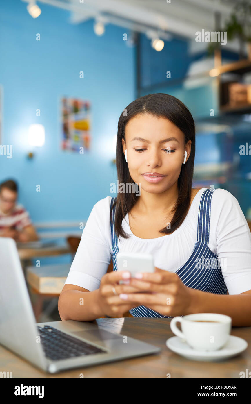 Business woman gadgets hi-res stock photography and images - Alamy