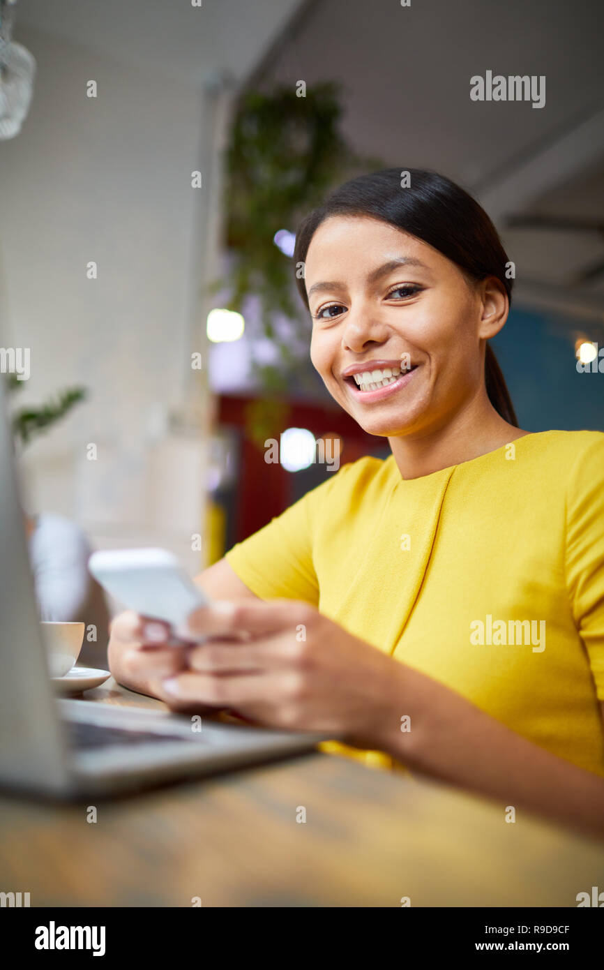 Business woman gadgets hi-res stock photography and images - Alamy