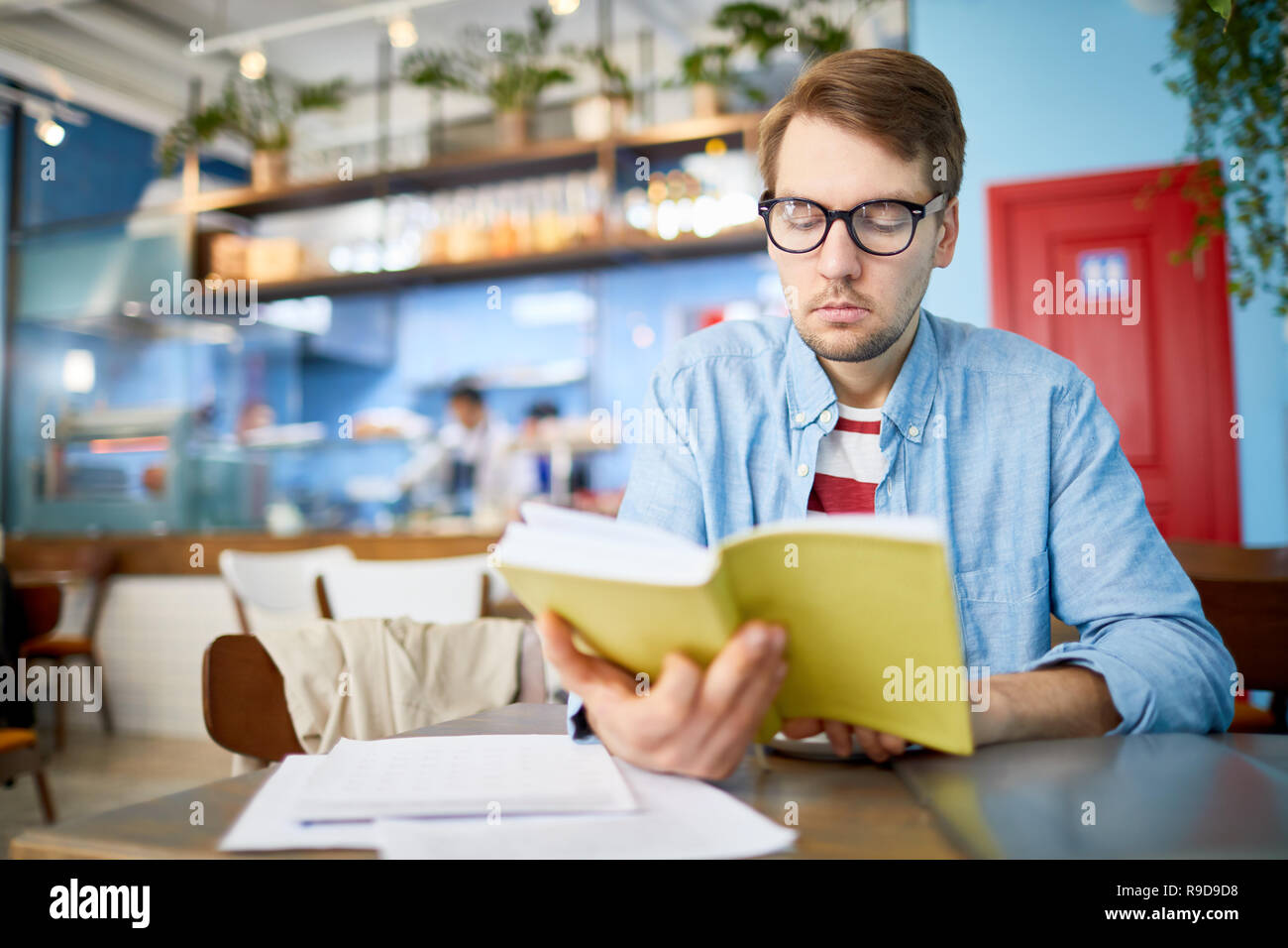 Reading employee hi-res stock photography and images - Alamy
