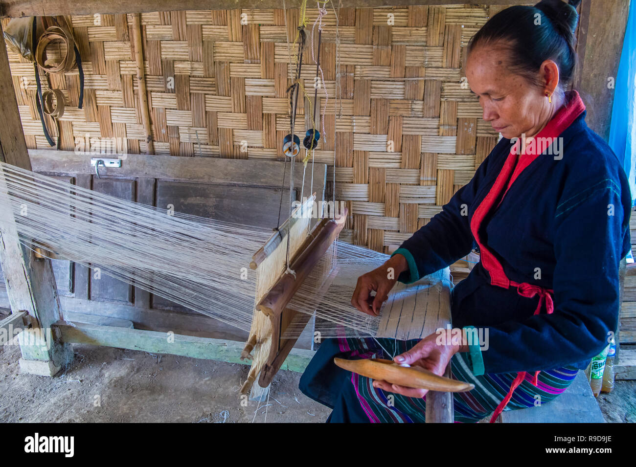 Handloom weaving hi-res stock photography and images - Alamy