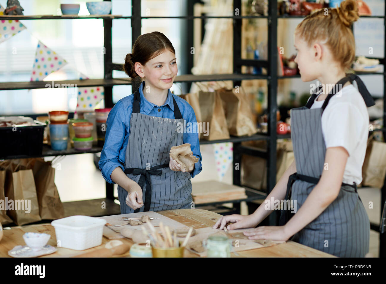 Girls discussing hi-res stock photography and images - Alamy