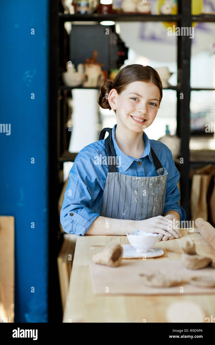 Girl in studio of crafts Stock Photo - Alamy