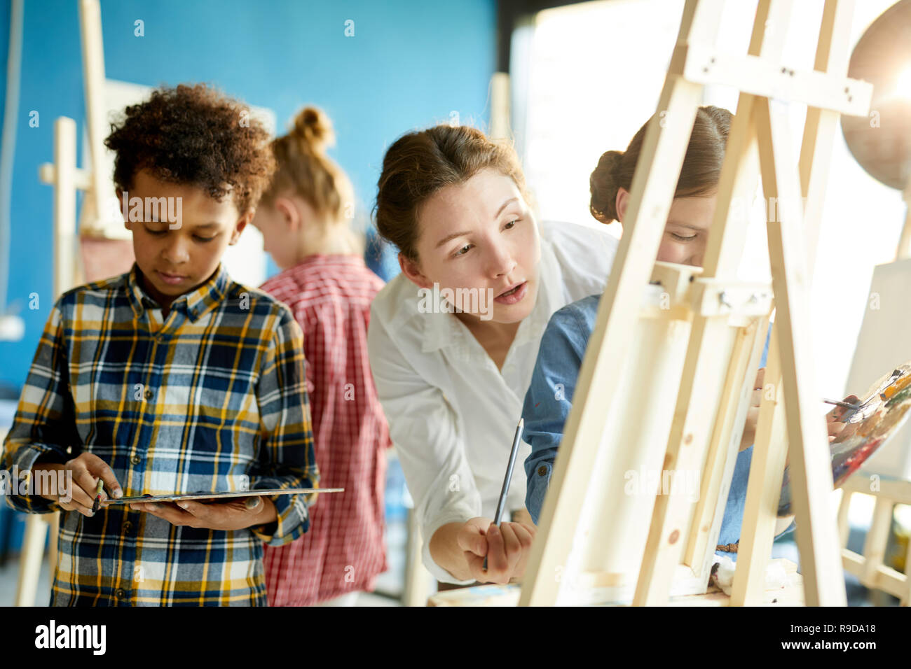 Primary pupil artwork hi-res stock photography and images - Alamy