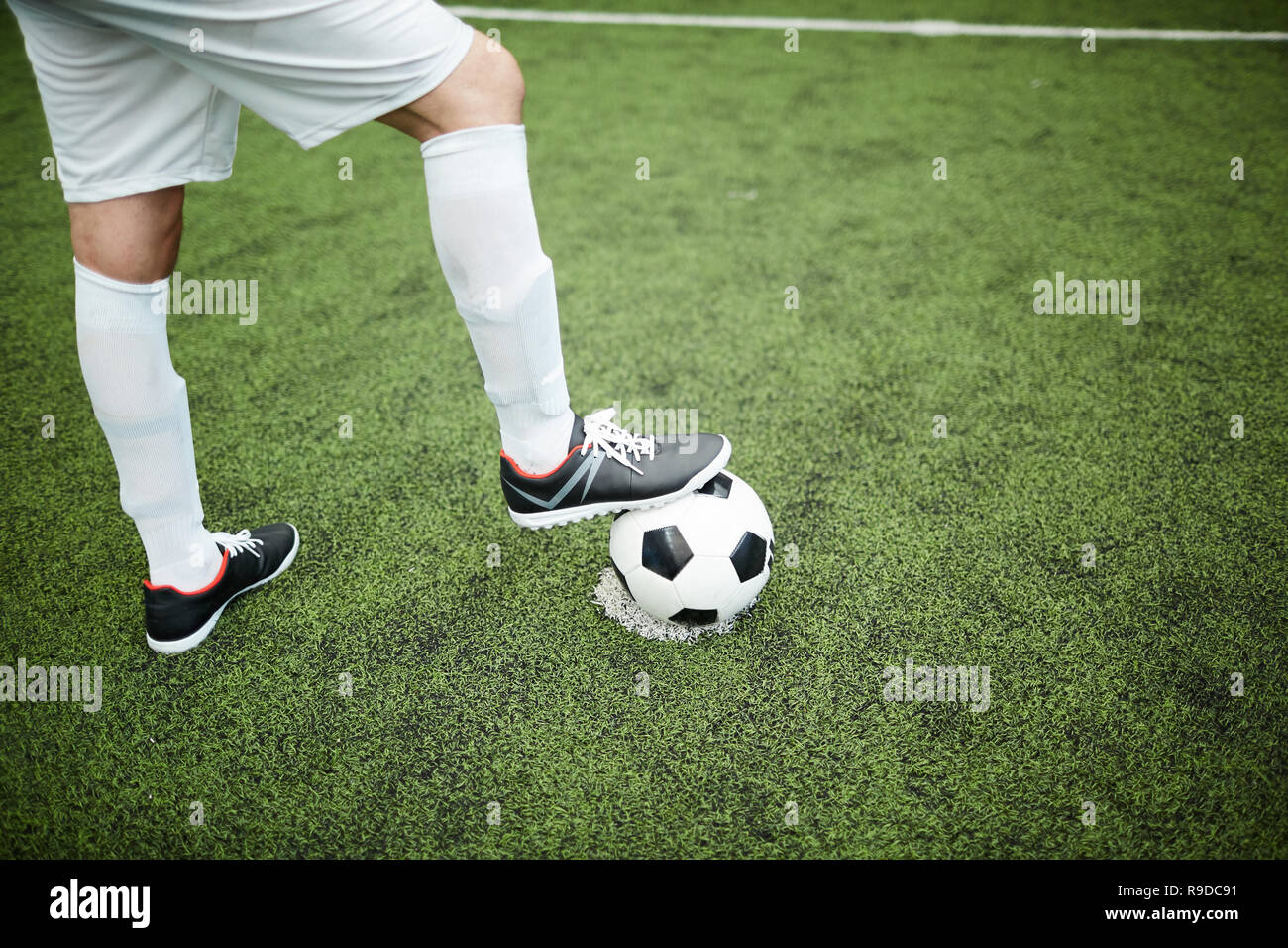 Keeping foot on ball Stock Photo - Alamy