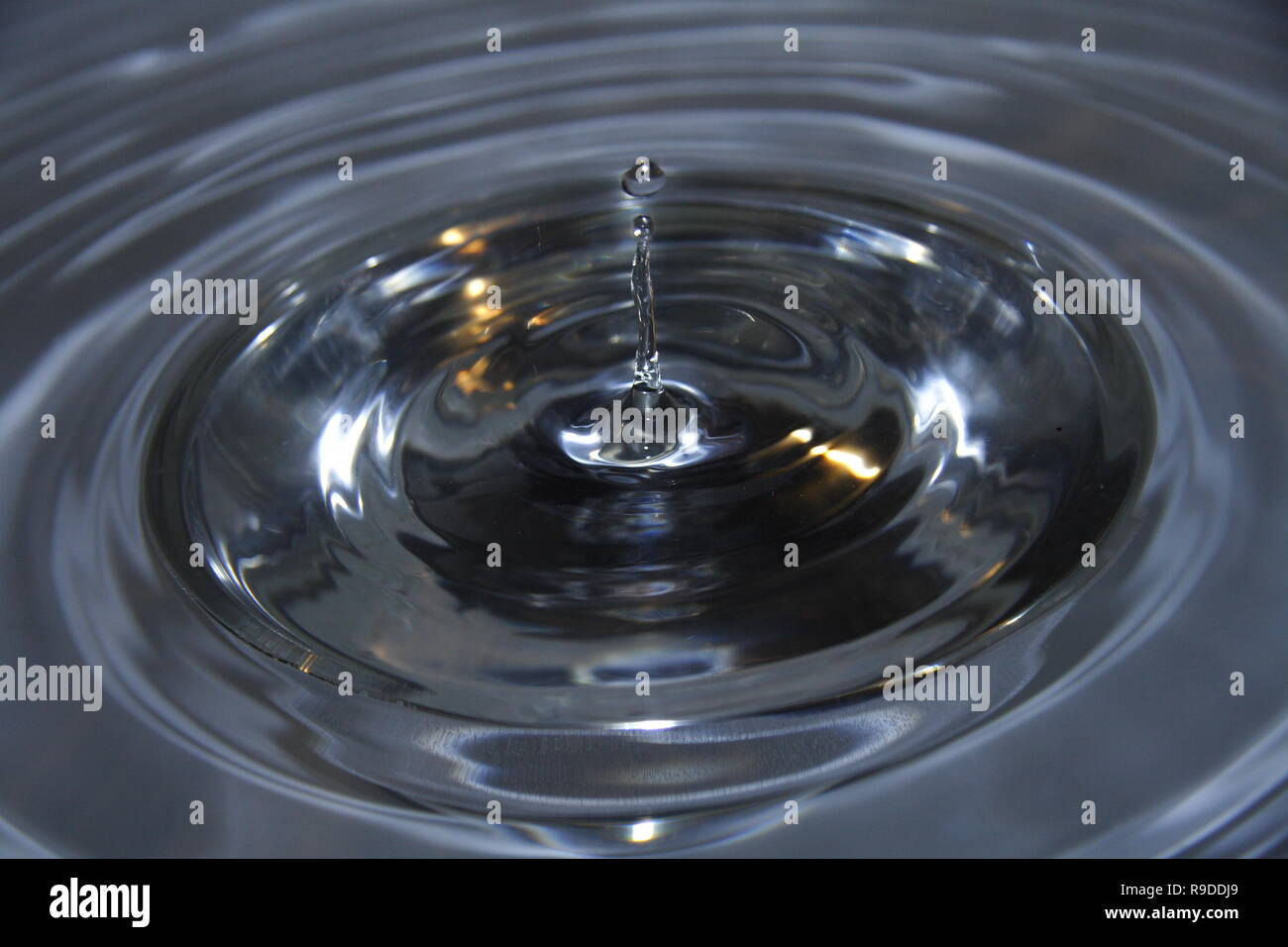 Water droplet hitting water surface Stock Photo - Alamy