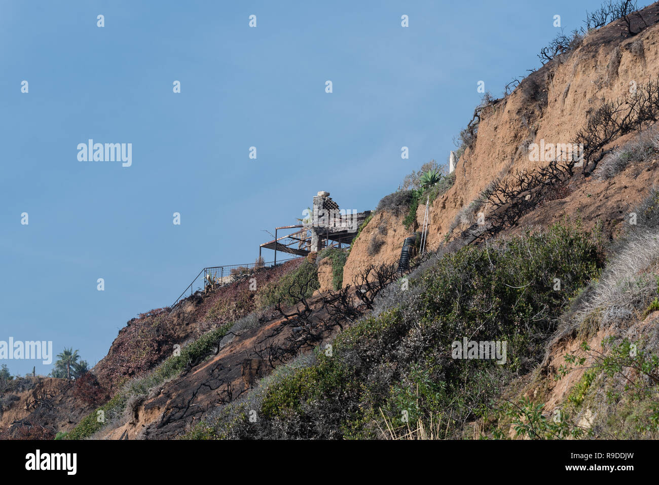 Aftermath of the Woolsey fire at the El Matador State Beach in Malibu ...