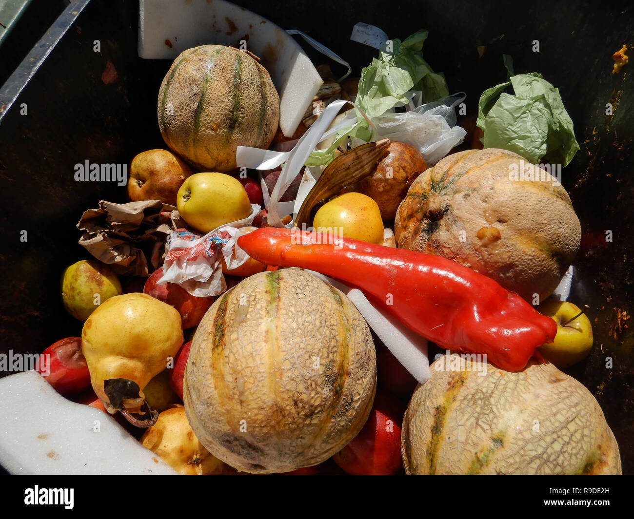 Waste of fruit and vegetables at the Turin market Stock Photo - Alamy