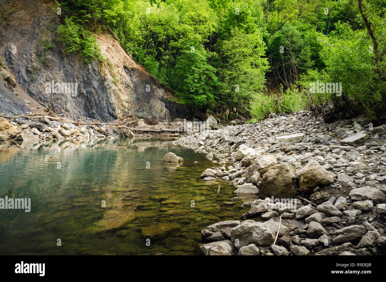 Banks of water hi-res stock photography and images - Alamy