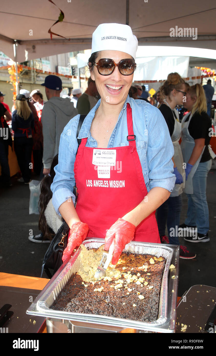 The Los Angeles Mission Hosts Thanksgiving Event For The Homeless ...