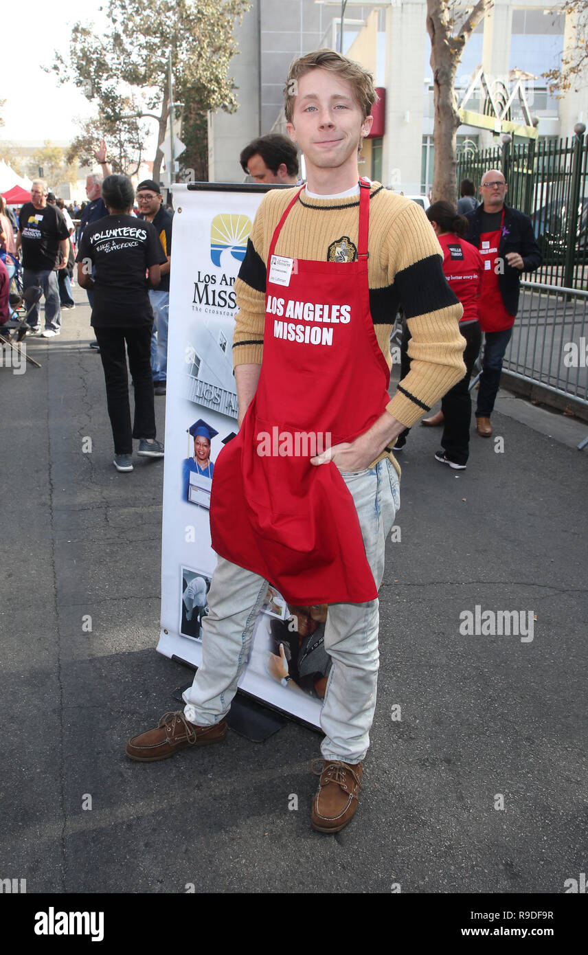 The Los Angeles Mission Hosts Thanksgiving Event For The Homeless ...
